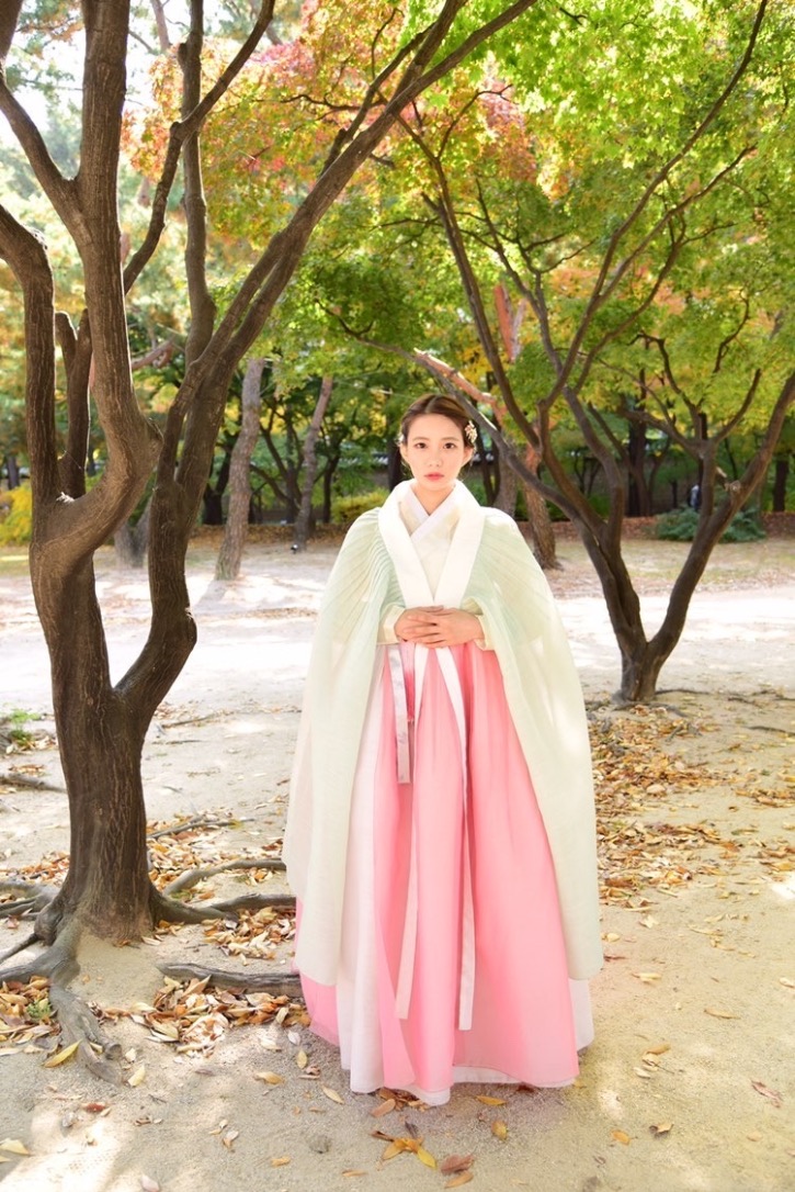 Lia moonさん | モデル、インフルエンサー、タレント、芸能人、講演会講師のキャスティング、出演・仕事依頼ならCLOUDCASTING